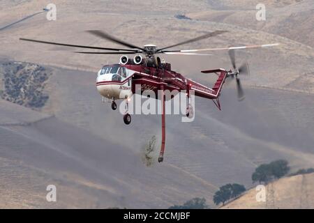 Sikorsky CH-54A Tarhe N795HT operates out of Meadowlark Field in ...