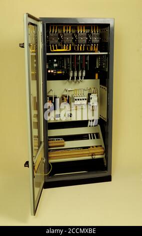 Control units for fully electronic modern elevators. Electronic system ...
