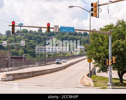 Pittsburgh skyline from Oakland neighborhood, Pennsylvania, USA Stock ...