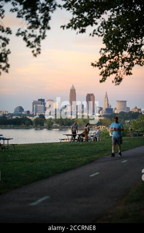 Cleveland Ohio Skyline from Edgewater park at sunset Stock Photo - Alamy