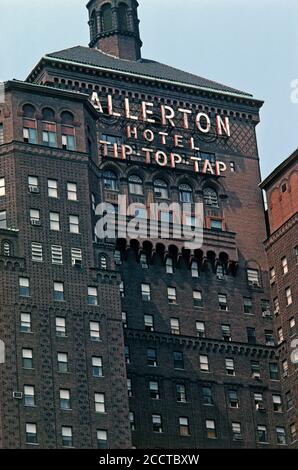 Allerton Hotel Tip Top Tap in Chicago - CHICAGO, USA - JUNE 11, 2019 ...