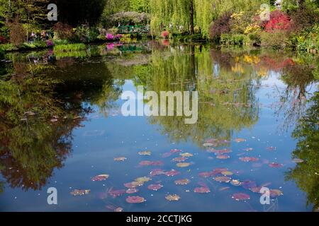 Japanese Bridge and Lily Pond, Claude Monet's house and gardens ...