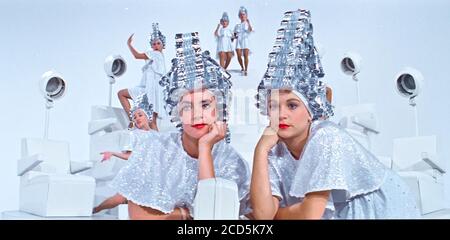 USA. Stockard Channing , Dinah Manoff and Jamie Donnelly in a scene ...