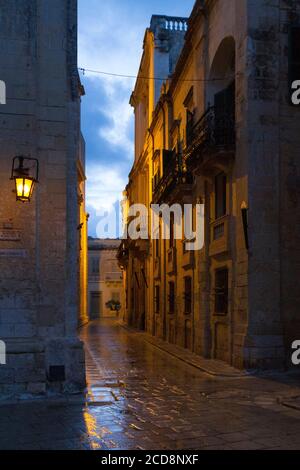 The medieval city of Mdina at Dusk Stock Photo - Alamy