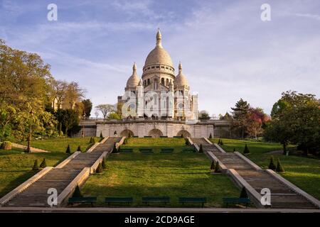 France, Paris, Montmartre hill, the Sacre Coeur basilica Stock Photo ...