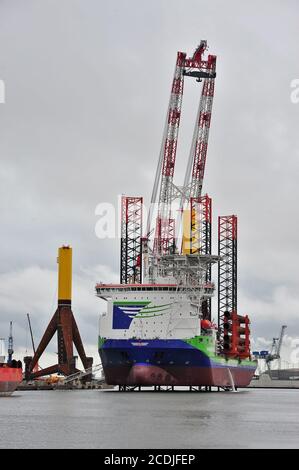 Offshore jack-up installation vessel Vole Au Vent with crane for ...