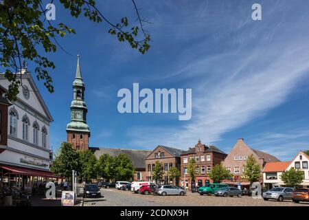 The market place in Tonning on the North Sea coast Stock Photo - Alamy