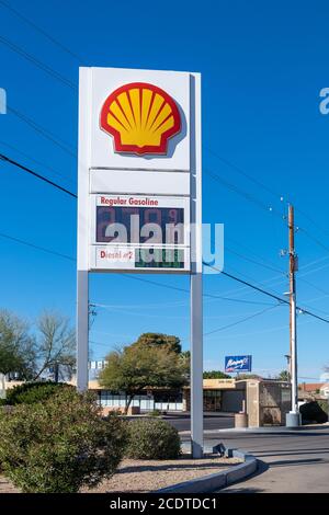 Shell gas station sign Stock Photo - Alamy