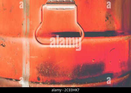 Red grunge color can. Metal can with red paint drips Stock Photo - Alamy