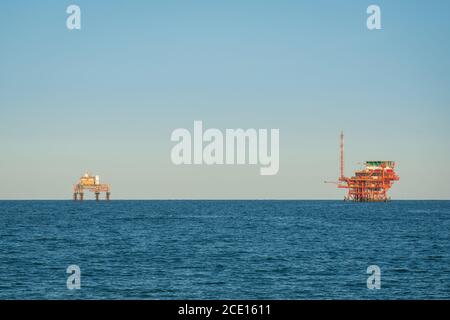 platforms for the extraction of oil and natural gas in Adriatic sea ...