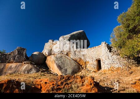 Great Zimbabwe ruins, courtyard of "the Hill Complex", acropolis ...