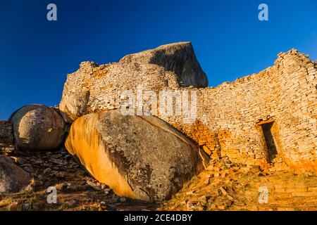 Great Zimbabwe ruins, courtyard of "the Hill Complex", acropolis ...