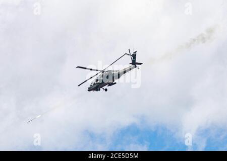 AH-64 Apache pilots with 2-6 Cavalry Squadron, 25th Combat Aviation ...