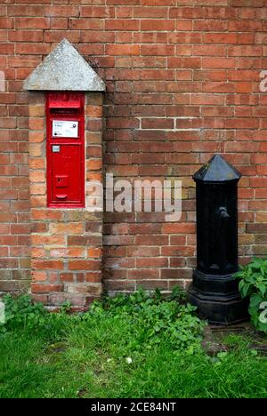 Queen Victoria post box, Idlicote village, Warwickshire, England, UK ...