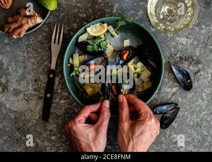 Steamed fresh mussels with wine in a pot Stock Photo - Alamy