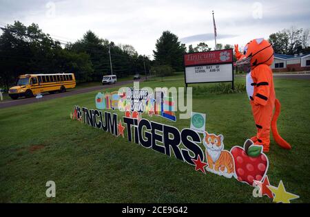 Tinicum Township, United States. 31st Aug, 2020. School principal Janet ...