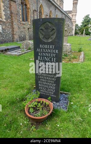 Grave of Robert Runcie, Archbishop of Canterbury (1980-91) in Saint ...