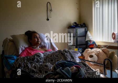 DON'T GO TO SLEEP, (from left): Kristin Cumming, Dennis Weaver, Robin ...