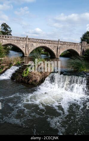 A small weir at Bathampton on Avon, a few miles from Bath in Britain ...