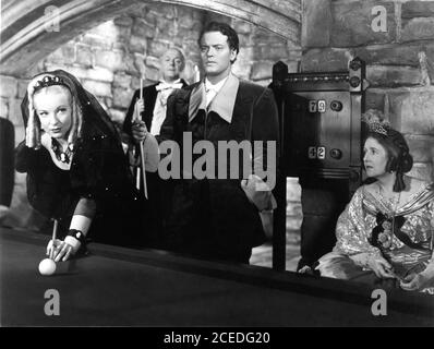 HILLARY BROOKE as Blanche Ingraham and ORSON WELLES as Edward Rochester ...