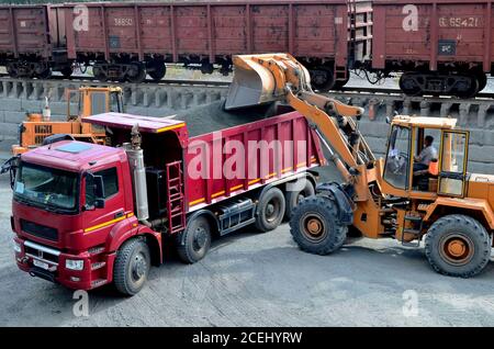 Front-end loader loads gravel in trucks in gravel pit Stock Photo - Alamy