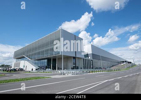 Sindelfingen, Germany. 02nd Sep, 2020. Mercedes-Benz employees work on ...