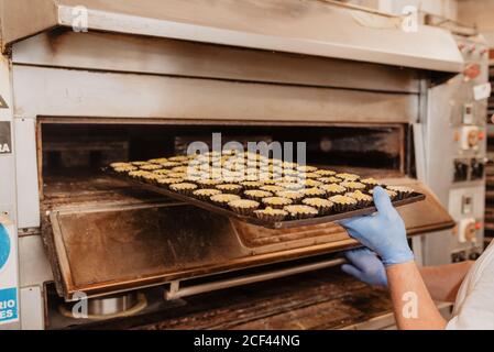 empty pastry cases Stock Photo - Alamy