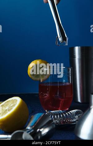 unrecognizable barman preparing cocktail on table Stock Photo - Alamy