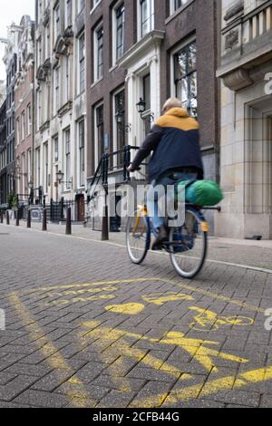 Symbol to indicate the road for bicycle Stock Photo - Alamy