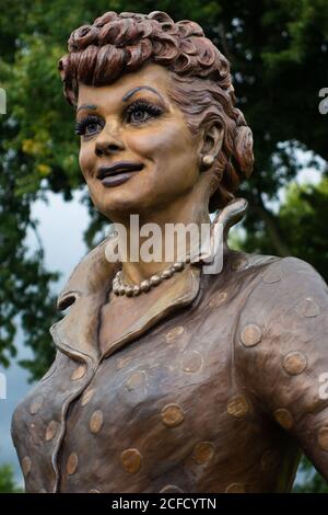 Bronze Statue of comedienne Lucille Ball by artist Carolyn Palmer ...