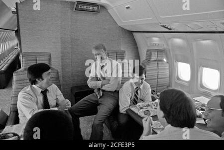 Hamilton Jordan, Jimmy Carter and other White House staff aboard Air ...