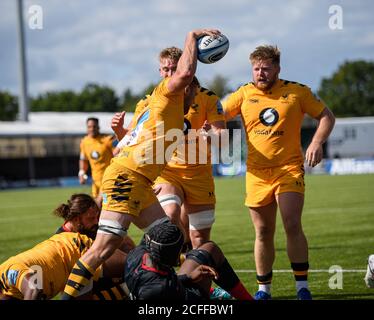Saracens' Tom Willis (centre) scores their side's third try of the game ...