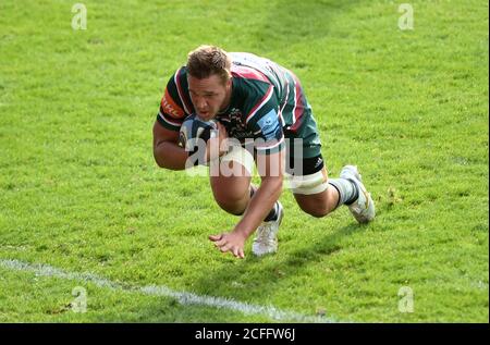 Leicester Tigers' Hanro Liebenberg scores their sides second try during ...