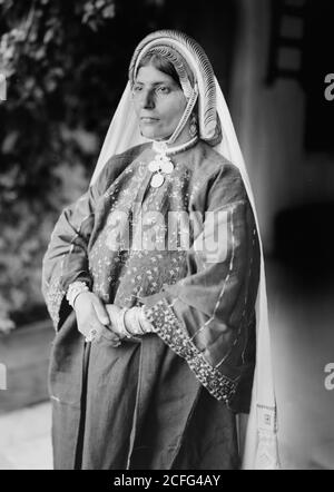 Ramallah woman. 1898, West Bank, Rām Allāh Stock Photo - Alamy