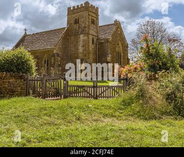 St Peters church gate, Little Wittenham, South Oxfordshire, England ...