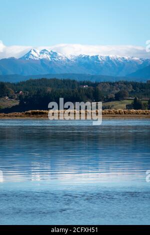 Waimea Inlet with snow capped Mount Arthur Range in distance, Mapua ...