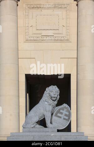 Close up Lion Statue With Soldiers In The Background At The Visit ...
