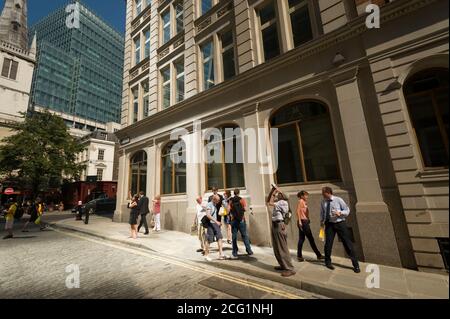 Walkie Talkie building Designed by Rafael Viñoly Beceiro, 20 Fenchurch ...