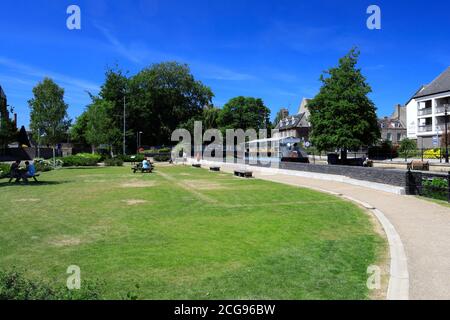 Summer view of the river Thet, market town of Thetford, Norfolk ...