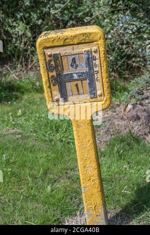 Fire hydrant sign, UK Stock Photo - Alamy
