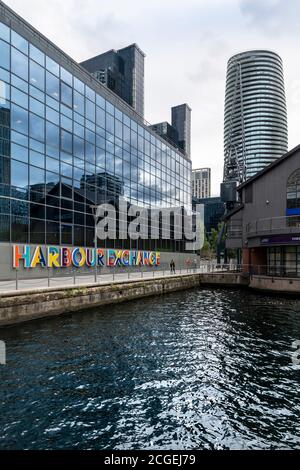 The Glengall Bridge, at Millwall Dock on the Isle of Dogs, London Stock ...