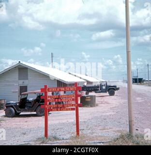 Vietnamkrieg US ARMY / United States Army Armored Personnel Carrier APC ...