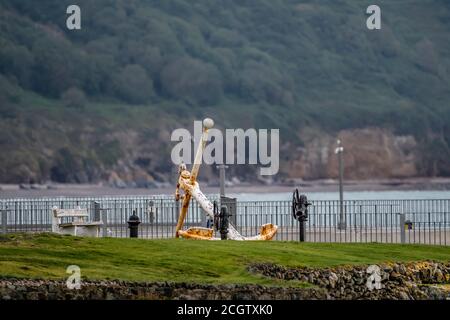 old anchor monument on the seafront at Lyme Regis Dorset England Stock ...
