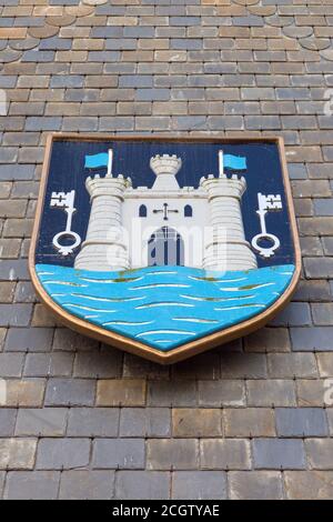 Totnes, Devon, Town Coat of Arms, Guildhall English coats heraldic ...