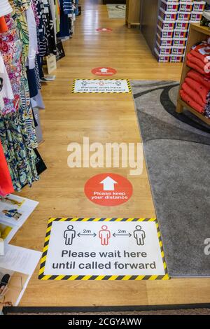 Please Queue this way sign in supermarket Stock Photo - Alamy