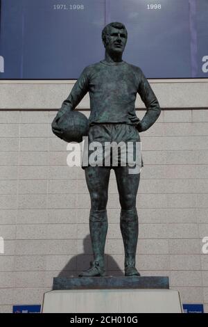 Statue of Peter Osgood outside the west stand at Chelsea Football Club ...