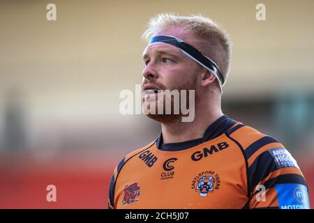 Oliver Holmes (11) of Castleford Tigers goes over for a try Stock Photo ...