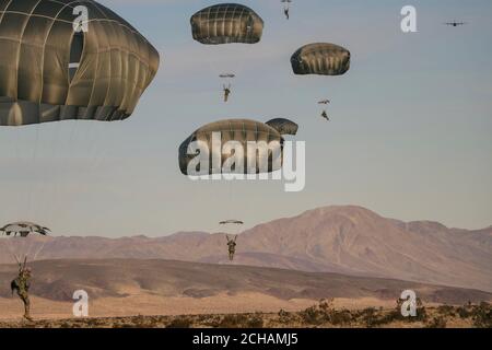 U.S. Army Reserve Soldiers assigned to the 718th Engineer Company ...