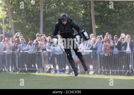 Richard Browning (Jet Man) demonstrates the Daedalus Flight Pack ...