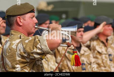 Soldiers from the 1st Battalion, The Princess of Wales Royal Regiment ...